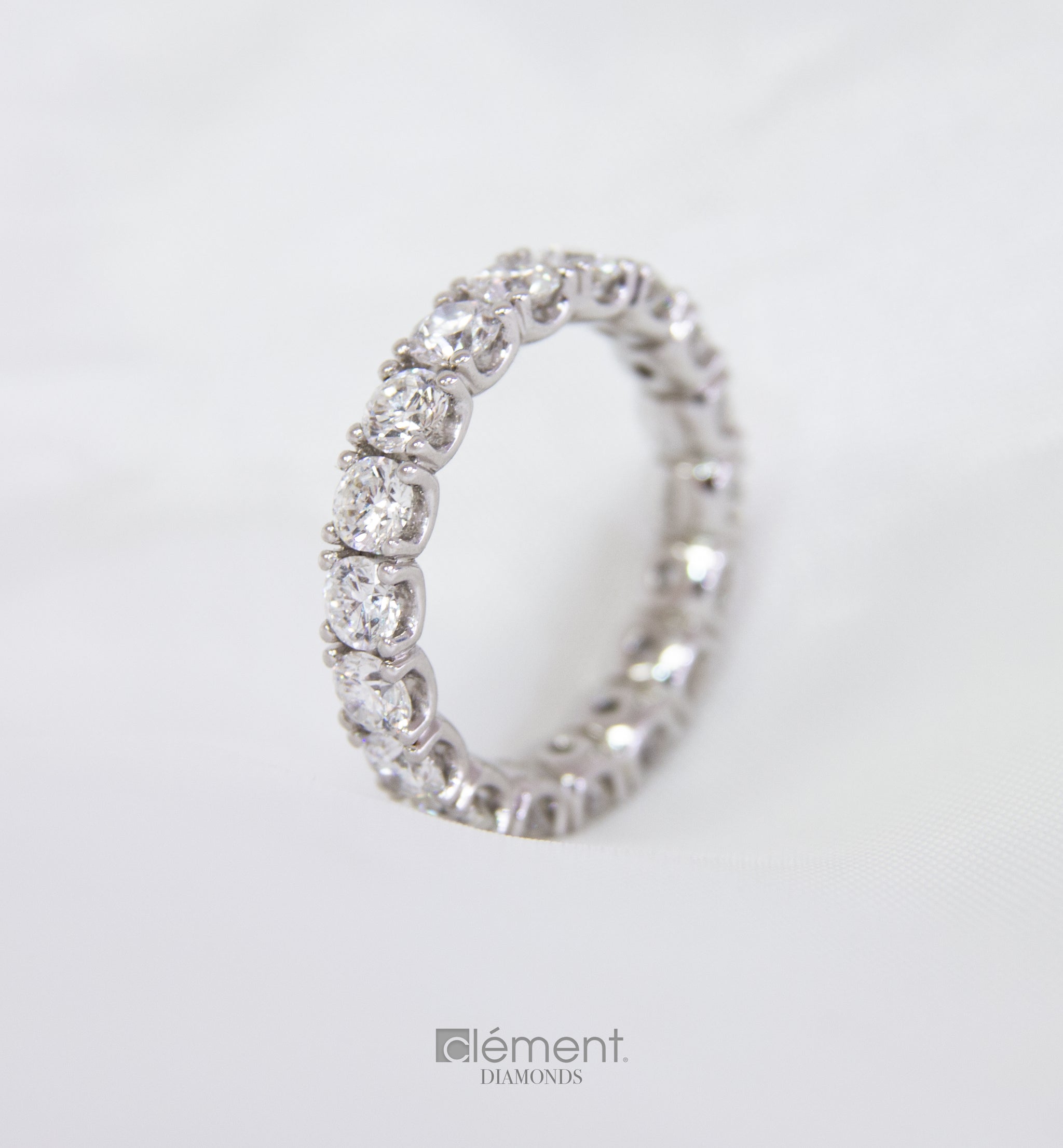 18ct White Gold Full Round Diamond Ring